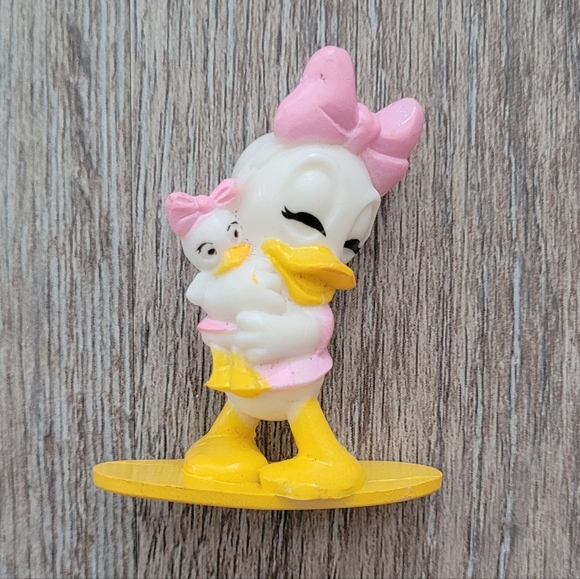 Disney | Toys | 991 Vintage Daisy Duck Holding A Baby Duck Figurine ...
